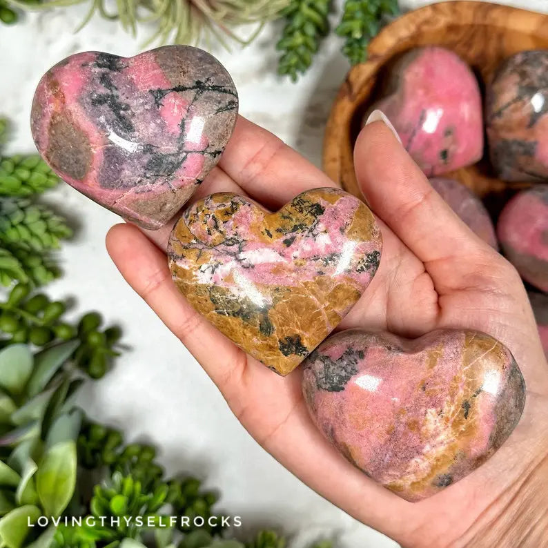 Rhodonite Meaning and Healing Properties – lovingthyselfrocks
